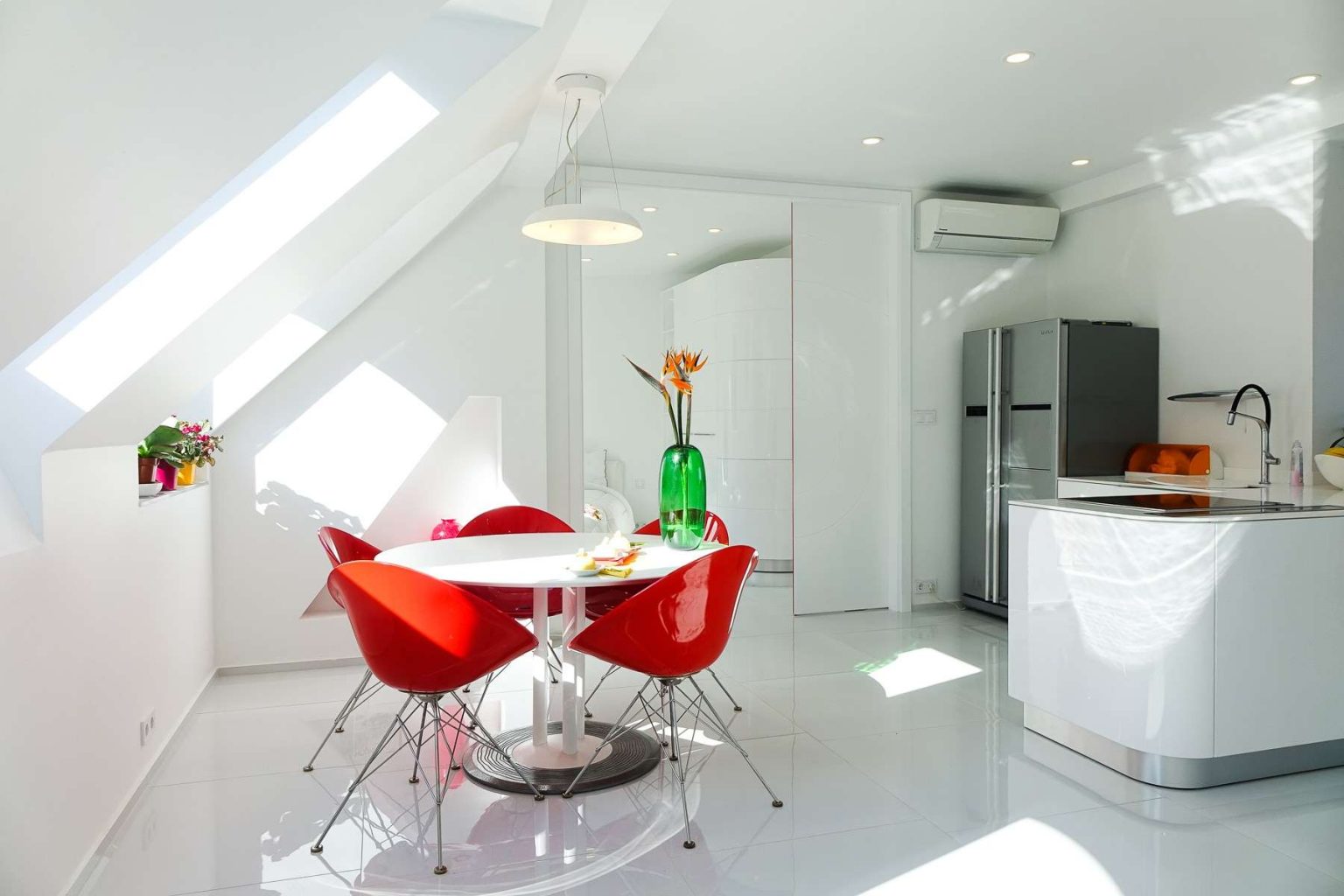 Modern White Design Studio Apartment - Margeza Design Studio - Epic ...
